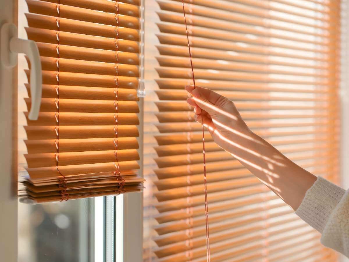 Blinds Up or Down: Which Position Is the Better Choice? - Incredible ...
