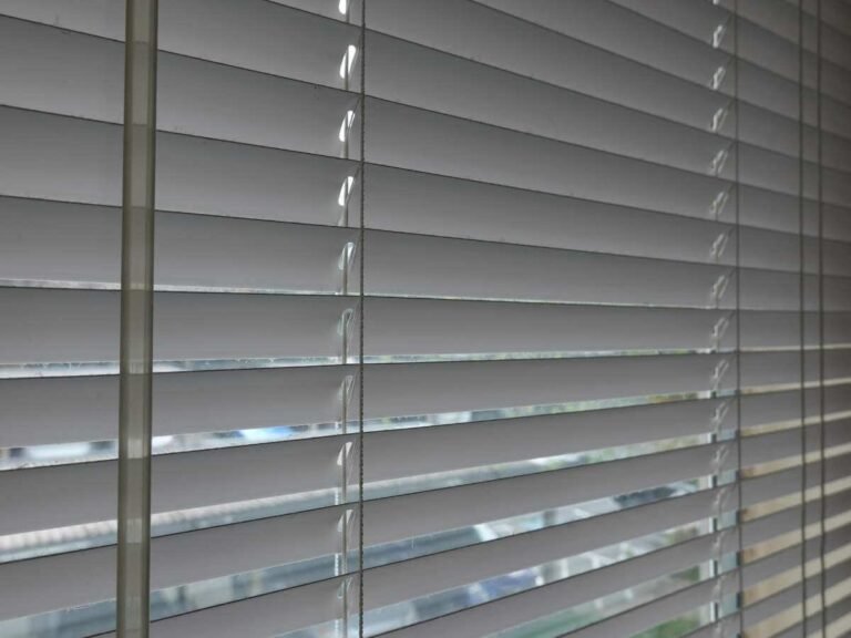 Blinds Up or Down: Which Position Is the Better Choice? - Incredible ...